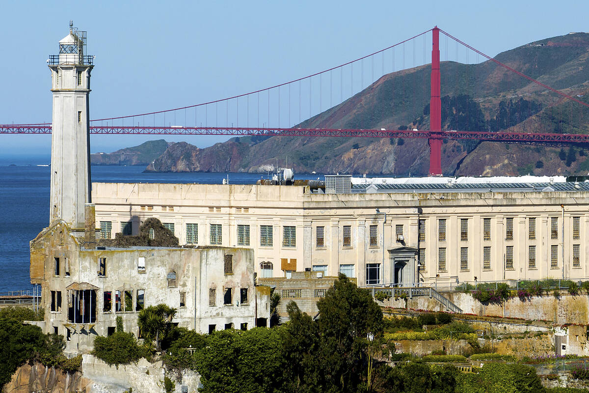 Trump wants to rebuild the prison at Alcatraz. Build at Area 51 instead ...