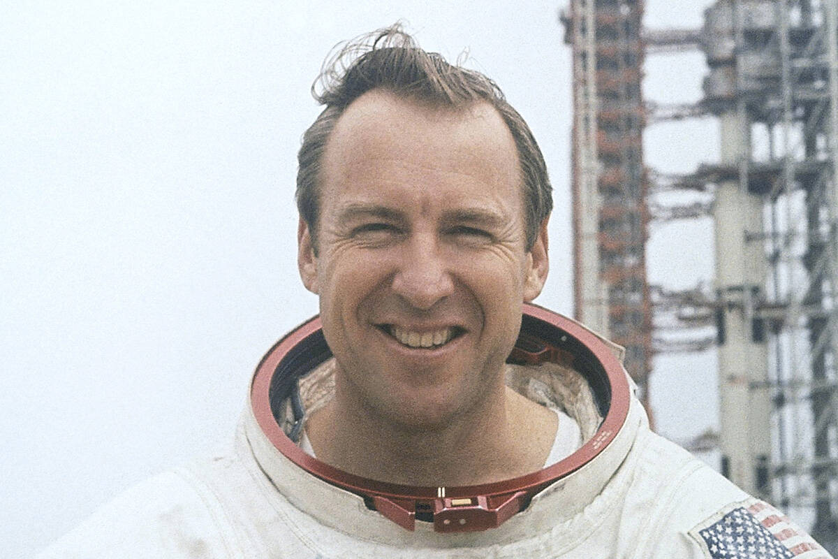 James Lovell, Apollo 13 moon mission leader, dies at 97 | Nation and ...
