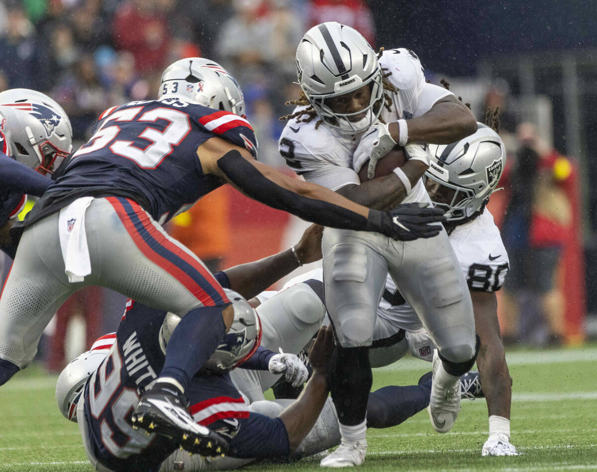 Raiders’ Ashton Jeanty struggles rushing, but impresses in pass protection | Raiders News | Sports