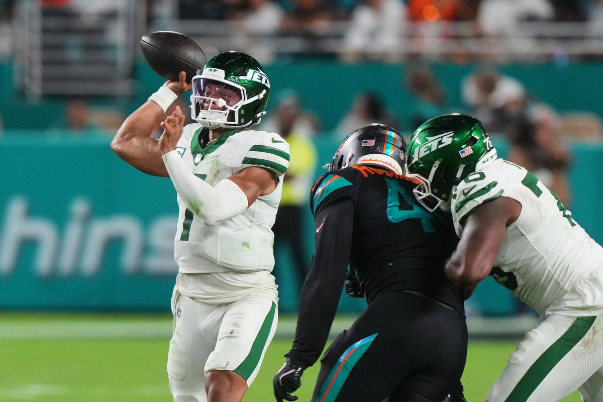 NFL, college football best bets: Las Vegas pro bettor looks to go 6-0 ...