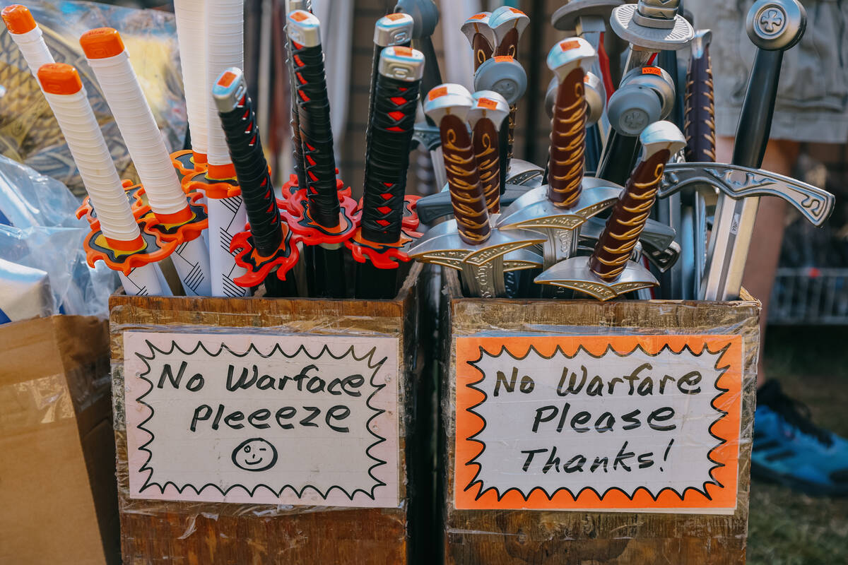 Las Vegas Ren Faire has thousands of attendees despite rain — PHOTOS | Local Las Vegas | Local