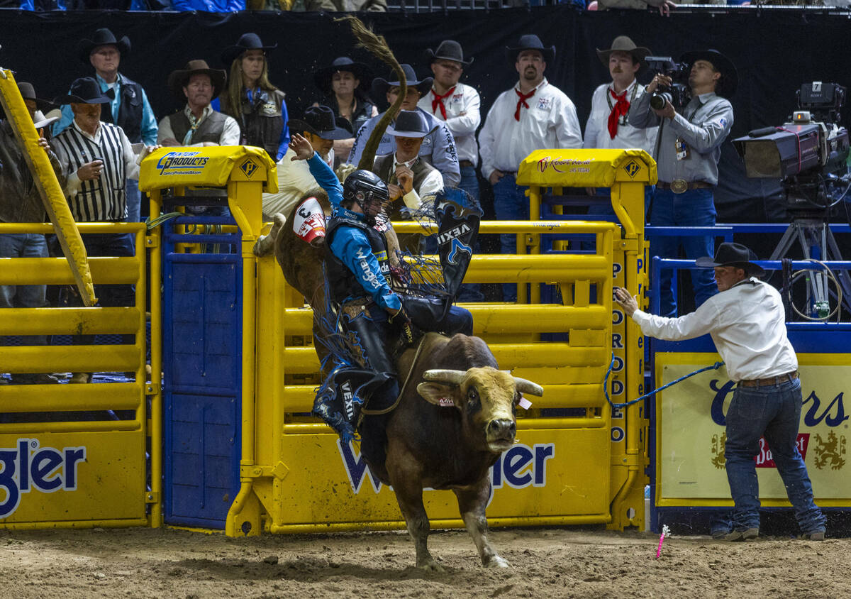 NFR features tight battle for all-around title | National Finals Rodeo ...