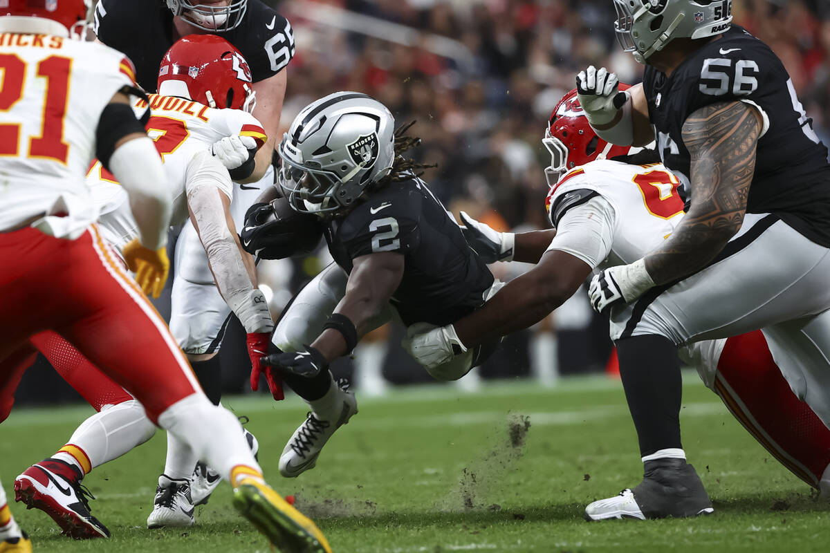 Raiders’ Caleb Rogers impressive in NFL debut against Chargers ...