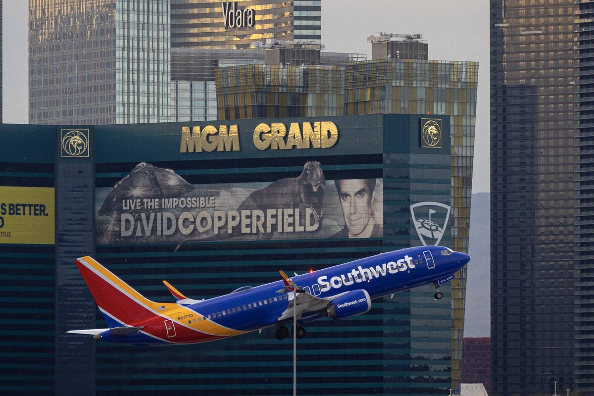 Las Vegas airport sees hundreds of flight delays, cancellations amid ...